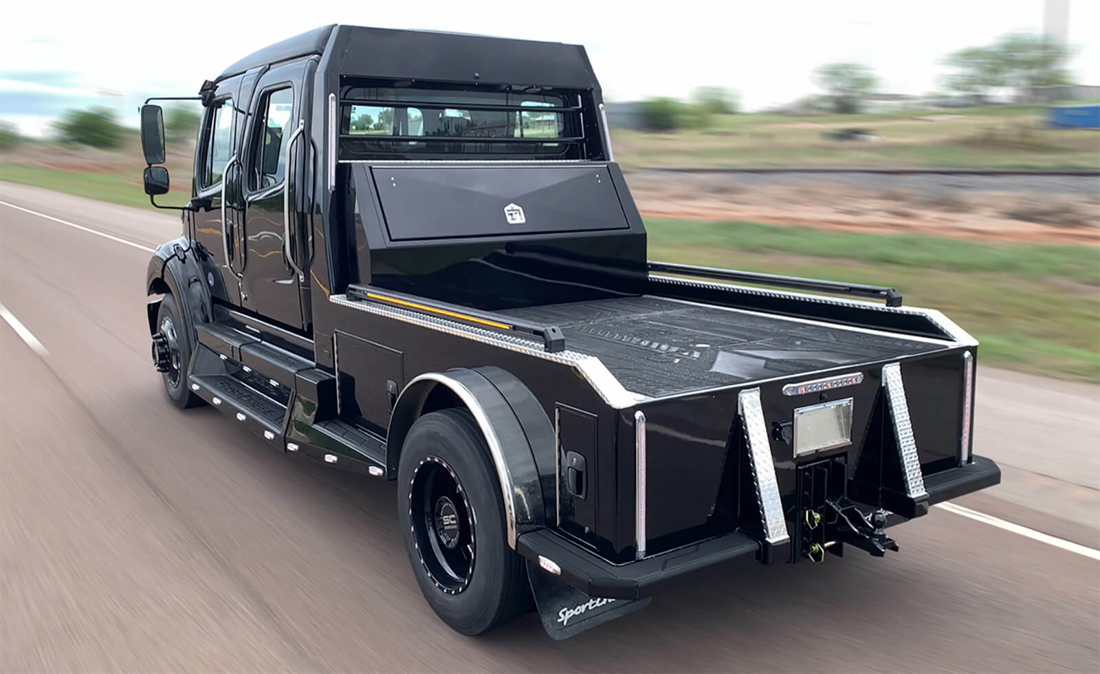 The Midwest’s Premier Freightliner SportChassis Specialist